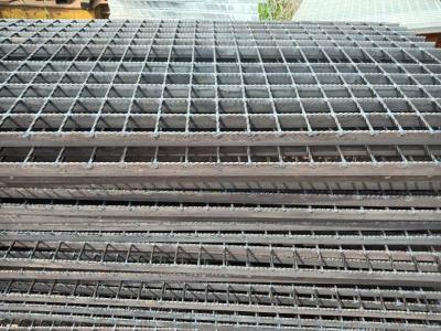 Chine grille en acier dentelée par taille de l'épaisseur 25mm de 3mm à vendre