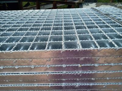 중국 직류 전기로 자극된 G253/30/100 톱니 모양 스틸 그레이팅을 용접하기 판매용