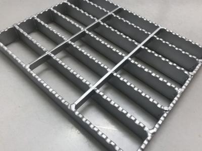China Q235 sloot de Antislip Getande Pers Bargrating MetaalBouwmateriaal Te koop