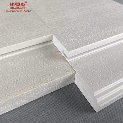 China Prenda impermeable de la canillera de puerta de la viruta WPC de madera para interior en venta