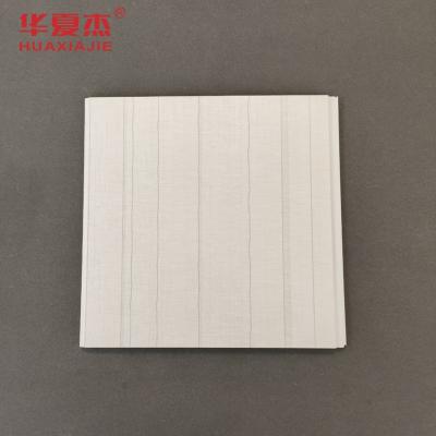 China 5 mm dikke vierkante PVC-wandpanelen voor binnenmuurdecoratie Te koop