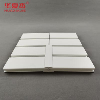 Cina Il PVC facile Slatwall dell'installazione riveste eccellente di pannelli resistente dell'umidità in vendita