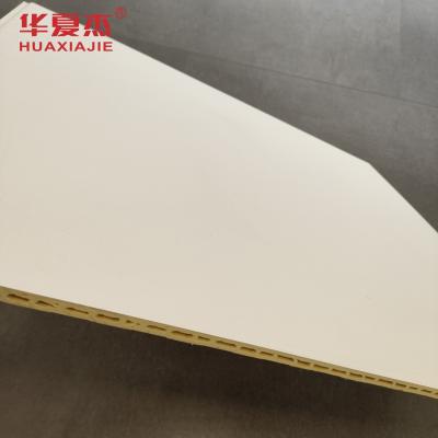 Cina 4ft x 8ft pannello di parete WPC stratificato WPC tavole materiale da costruzione per la decorazione domestica in vendita