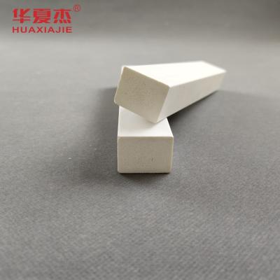 Cina Strato A prova di UV della schiuma del PVC di 10ft, modanature bianchi del PVC del vinile del cappuccio basso per la casa in vendita