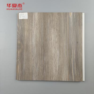 China Fabrica Venda Direta Painel de Parede de PVC Grãos de Madeira Laminados Decoração de PVC Painel de Tecto Residencial / Escritório à venda