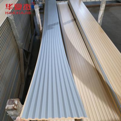 Cina Pannello murale scanalato in WPC con superficie blu, pannelli in WPC di alta qualità per la decorazione di interni in vendita