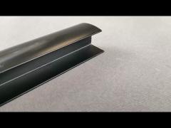 Onmiddelijke taupe en houtgraan pvc-slatwallpanelen voor opslagoplossingen voor ambachtelijke ruimtes