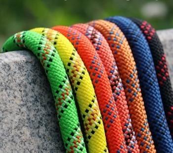 Cina YILIYUAN Adjustable Nylon Braided Rope Halter Lead per cavalli da fattoria in colore personalizzato in vendita