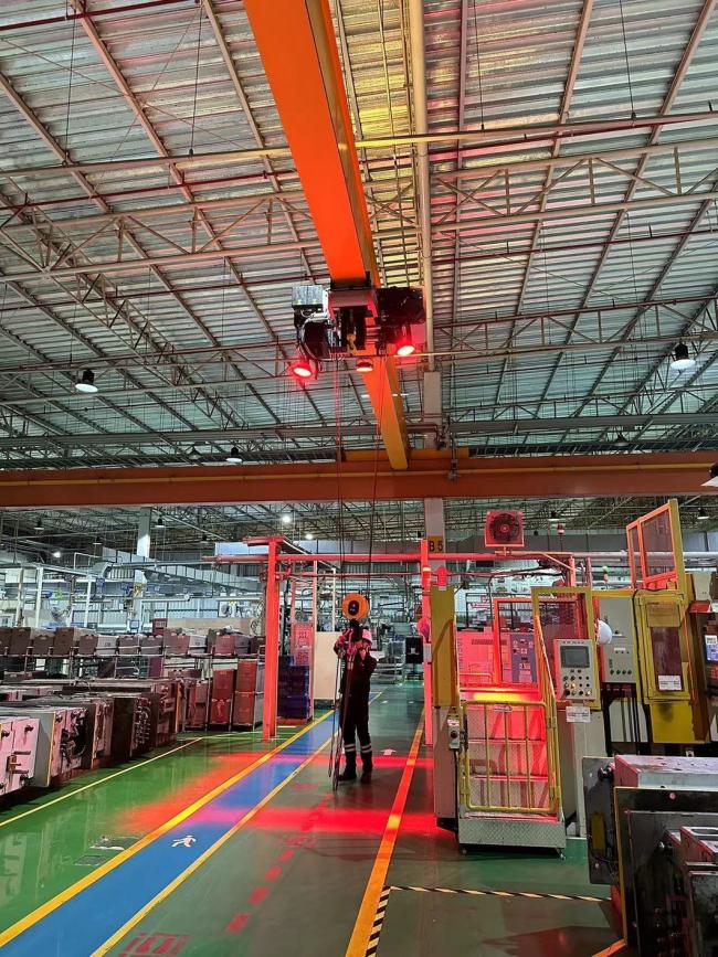 9inch 72W LED Crane Overhead Spot Linear Warning Light High Power Red Blue Spotlight