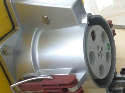 China Inclination High Current Plugs And Sockets With Switched Metal Box for sale