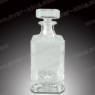 China Kundengebundene Whisky-Glas-Flasche für Luxusalkohole zu verkaufen