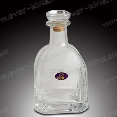 China Kundengebundene Whisky-Glas-Flasche für Luxusalkohole zu verkaufen