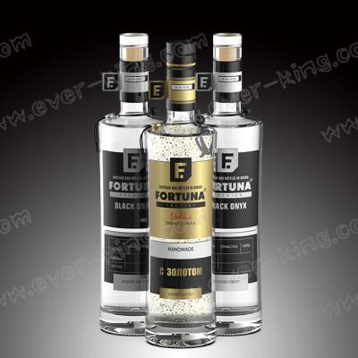 Cina 500ML Flint Glass Vodka Liquor Bottle con Cork Seal in vendita