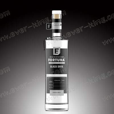 Cina 500ML Flint Glass Vodka Liquor Bottle con Cork Seal in vendita