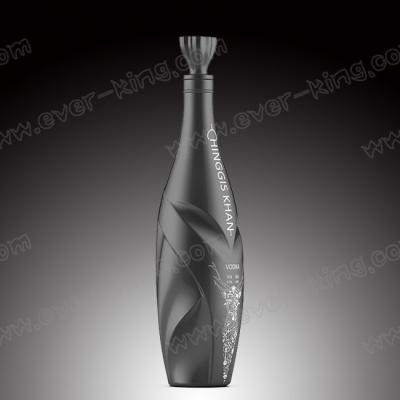 Китай Изготовленная на заказ штейновая черная бутылка стекла водки 700ml для вина духов ликера продается
