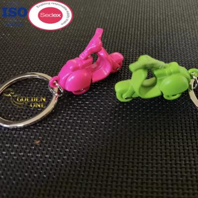 Cina Soft Enamel Guitar Glitter Shark Shape Keyring Custom Color Cute Cartoon Animals Keychains For Gift in vendita