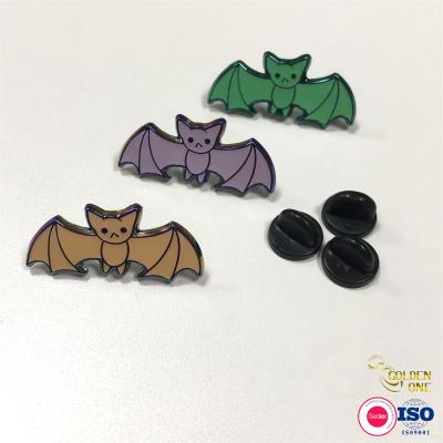 Cina Il risvolto molle del metallo del pipistrello del fumetto dello smalto appunta il colore su ordinazione del ricordo a cupola del distintivo in vendita