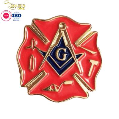 Cina Pini per club massoni di alta qualità luccicanti placcati in oro di design personalizzato con forma irregolare in vendita