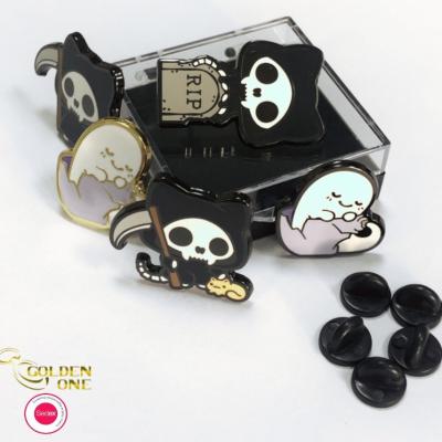 Cina I perni del risvolto del metallo della scuola copre lo smalto animale sveglio Pin Sublimation Blank Badge del fumetto in vendita