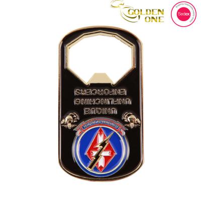 Cina Smalto molle su ordinazione di Logo Bottle Opener Practical Metal di placcatura d'argento in vendita