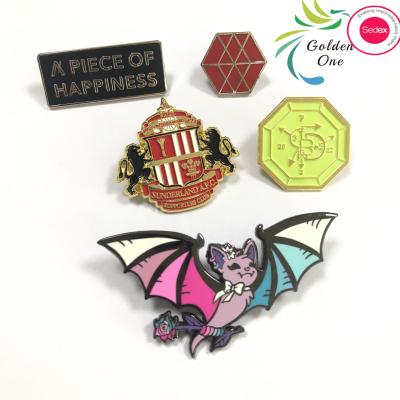 Cina Custom Logo Soft Enamel Offset Print Brooch Letter Carnival Metal Zinc Alloy Lapel Pin in vendita