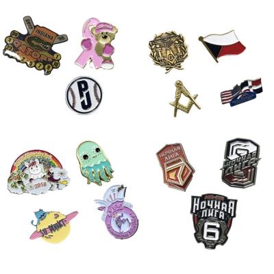 Cina Shiny Gold Plated Custom Lapel Pin Soft Enamel Symbols Custom Logo Badge in vendita