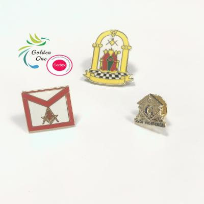 Cina Shiny Gold Plated Custom Lapel Pin Soft Enamel Symbols Custom Logo Badge in vendita