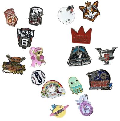 Cina Shiny Gold Plated Custom Lapel Pin Soft Enamel Symbols Custom Logo Badge in vendita