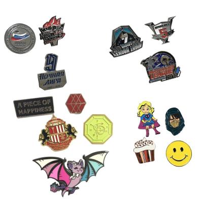 Cina Simboli carini Carnevale Carrizzard USA lucido placcato oro smalto morbido logo personalizzato spina a spalla con carta posteriore in vendita