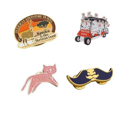 Cina ingrosso metallo placcato badge cute glitter anime cartone animato pin brooch forma di fiore carivale personalizzato morbidi pin di smalto duro in vendita