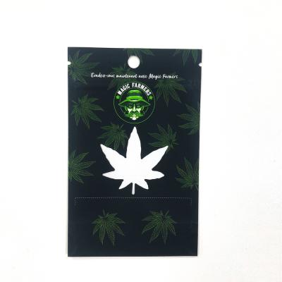 China Vochtbestendige marihuanaverpakkingszakken Kraftpapierzakjes met raam en rits Te koop