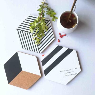 중국 500 PC 색칠한 콜크 판 육각형 타일 검은 백색 Eco 우호적입니다 판매용