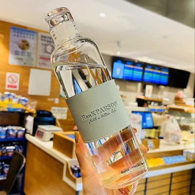 中国 透明 750ml 700ml 500ml 250ml ミネラルウォーター容器のための丸いガラスボトル 販売のため