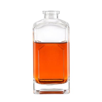 Cina Whisky Vodka Rum Spirits Bottiglia di vetro con tappo a vite e superficie deccale in 700 ml in vendita