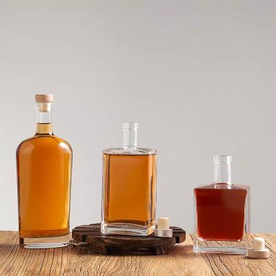 Cina Materiale di base Vetro personalizzato 500 ml 750 ml Bottiglia di vetro di vino quadrato con tappo di sughero in vendita