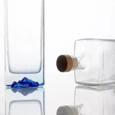 Cina Collare di vetro design rotondo bottiglia di liquore personalizzata per vodka gin whisky tequila spirit in vendita