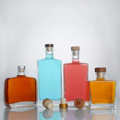 Cina Collare di vetro design rotondo bottiglia di liquore personalizzata per vodka gin whisky tequila spirit in vendita