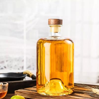 Cina Bottiglia in vetro di vodka con tappo di sughero e capacità 280 ml in vendita
