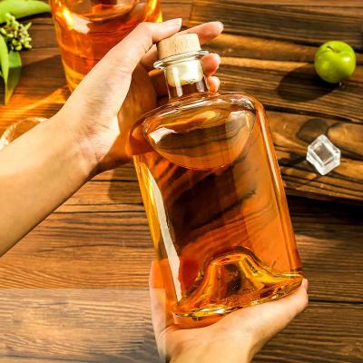 Cina Bottiglia in vetro di vodka con tappo di sughero e capacità 280 ml in vendita