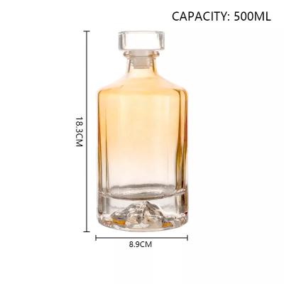 Cina Colletto di vetro Bottiglia di whisky vodka con tappo di sughero 750ml Capacità personalizzata lusso in vendita