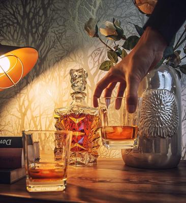 中国 酒 ウォッカ ウィスキー ワイン 750ml 容量の丸い積み立てられるガラスボトル 販売のため