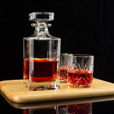 Cina Materiale del corpo Bottiglia di liquore di vetro per la conservazione di vodka, whisky, rum e tequila su misura in vendita