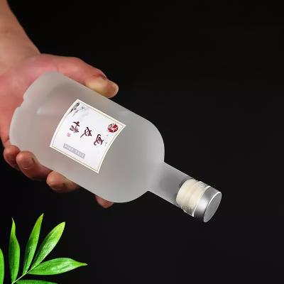 Cina Prodotto bottiglia di vetro a fondo spessa di vodka whisky sherry con manipolazione superficiale deccale in vendita