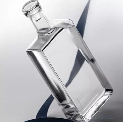 China Decale oppervlakte handhaving aangepaste kleur lege 500 ml vodka whisky glazen fles met T-beker Te koop