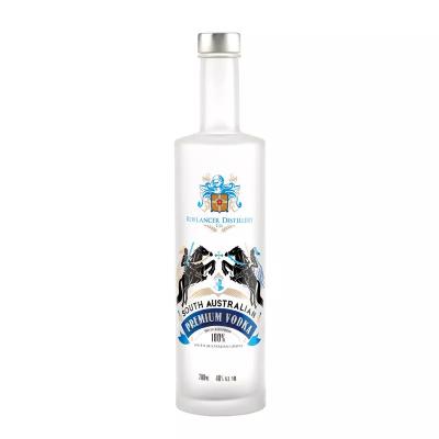 Cina 700 ml 750 ml Bottiglia di vodka classica con stampa a schermo a freddo e sughero a forma rotonda in vendita
