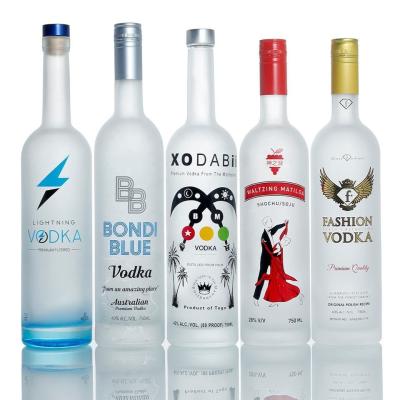 Cina 700 ml 750 ml Bottiglia di vodka classica con stampa a schermo a freddo e sughero a forma rotonda in vendita