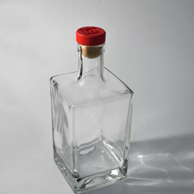中国 透明ガラスウイスキーボトル 700ml 容量 パーソナライズされたバーとパーソナライズされた 販売のため