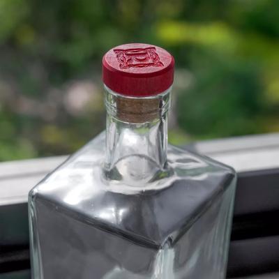 中国 透明ガラスウイスキーボトル 700ml 容量 パーソナライズされたバーとパーソナライズされた 販売のため