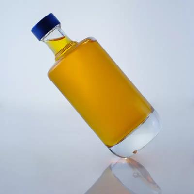 Cina Bottiglia di vetro vuota a forma rotonda con tappo a vite Superficie deccale per bottiglia di vodka da 700 ml in vendita