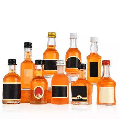 Cina Materiale del colletto 50ml Piccola bottiglia di vino di lusso per vodka whisky disegno personalizzato in vendita